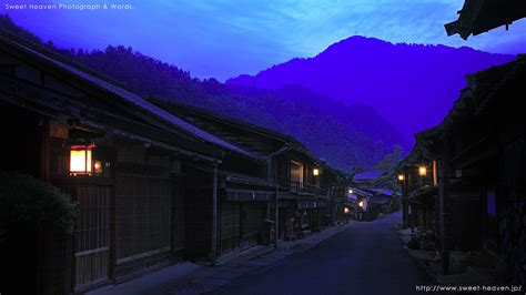 妻籠宿 夕闇迫る雨の町並み の壁紙画像 世界 旅行 風景 美しい場所