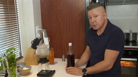 Костен мозък от телешки кокал крекери с месо от кит и десерт с чай от