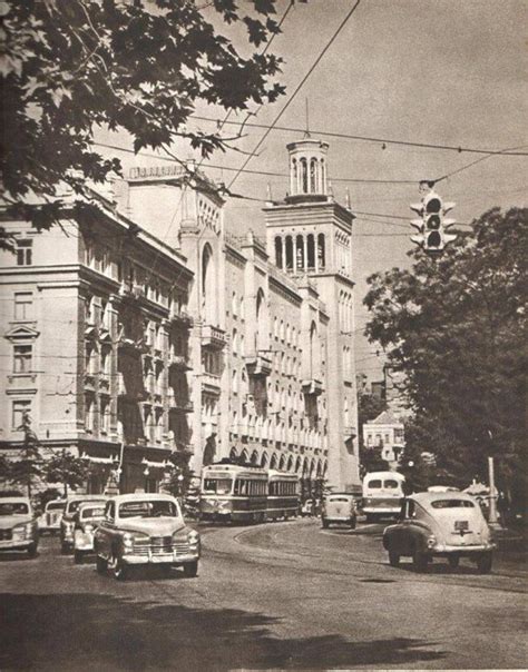 ნოსტალგია არაჩვეულებრივი ასწლიანი მოგზაურობა თბილისში ტრამვაისთან