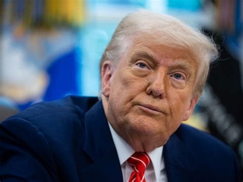 Трамп потписао забрану путовања у САД држављанима 12 земаља