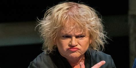 Letnia Katarzyna Figura Paraduje W Samych Majtkach