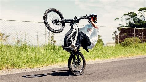 Learning Wheelies On 2022 Stock Sur Ron X Youtube