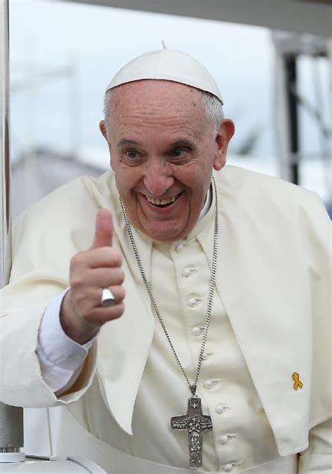 낡고 장식없는 패션 프란치스코 교황의 청빈 스타일도 화제 아주경제