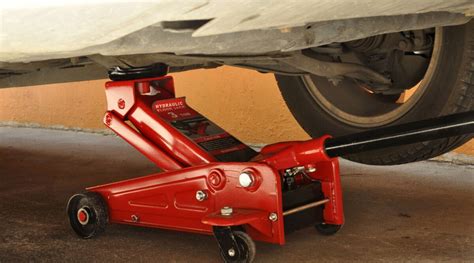 Car Jacks Every Type Explained And A Look At Which Kind You Need