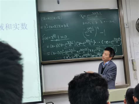 这四年 我起初心向明月