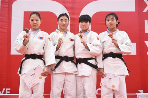 М Ичинхорлоо улсын аварга цолыг гурав дахь удаагаа хүртлээ