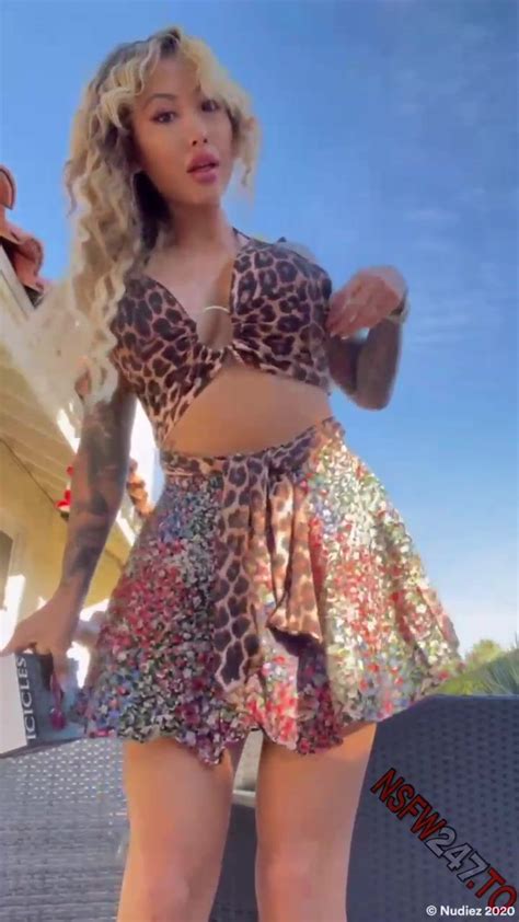 Watch Free Kiara Moon Outdoor Standing Anal Plug Fitting Xxx Onlyfans