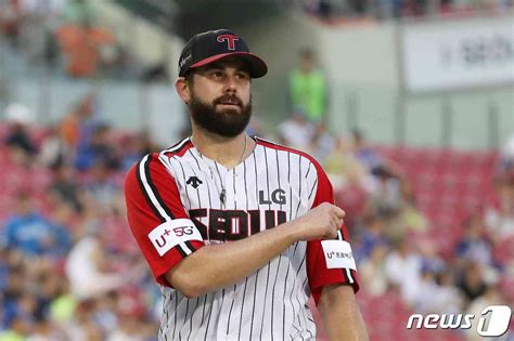 Lg 켈리 역대 7번째 한 이닝 최소투구 3탈삼진 기록 불발비 탓에 뉴스1