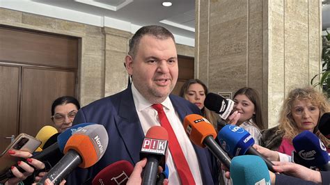 ДПС България Делян Пеевски лидер на ДПС Ново начало Бройте ме ако искате българин турчин