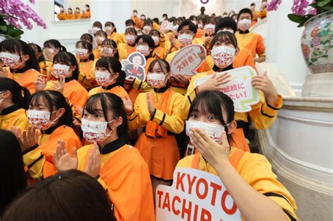蔡英文 Tsai Ing Wen On Twitter 京都橘高校マーチングバンドの皆さんが総統府見学にいらっしゃいました。私がサプライズ