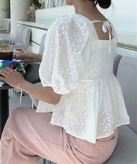 백포인트러블리 자가드 백리본 퍼프 셔링 반팔 블라우스 2color 에이블리