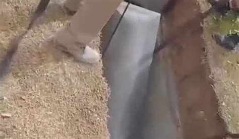 รวมรูปภาพของ ญาติกรี๊ดสยอง คนงานสุสานทำโลงหล่น ศพยาย ร่วงออกมา เห็นแล้วเสียงร้องไห้ระงม รูปที่