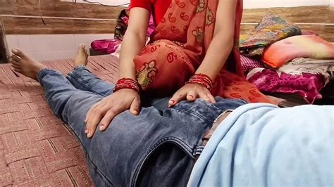 Tanya Bhabhi Packt Den Schwanz Während Sie Das Bein Ihres Ehemanns