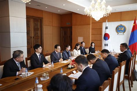 ЗГХЭГ ын дарга Д Амарбаясгалан БНСУ ын Хүний нөөцийн удирдлагын сайдтай уулзлаа