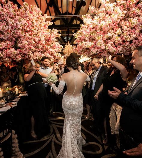 Луксузна свадба на која венчаницата беше вистински магнет за погледи