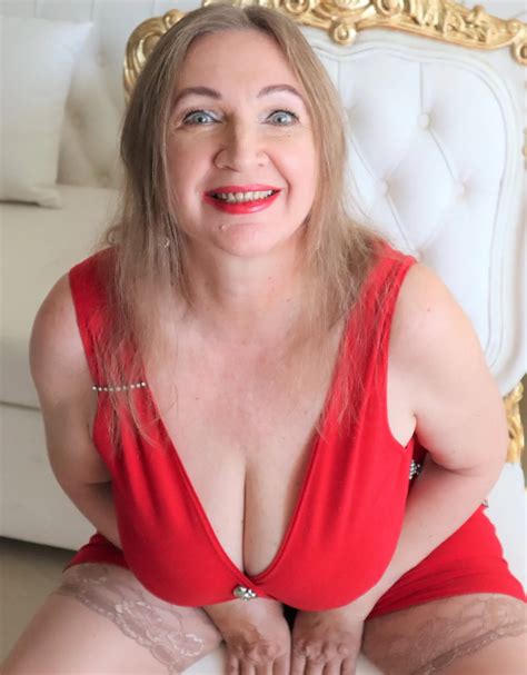 Lady In Red 5 Nude Pics Xhamster
