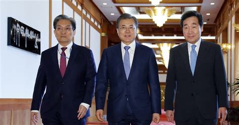 국무회의장 입구에 걸린 공심여일월 公心如日月