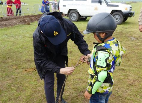 ХҮҮХДИЙГ ЭЦЭГ ЭХ АСРАН ХАМГААЛАГЧИЙН ЗӨВШӨӨРӨЛГҮЙ ХУРДАН МОРЬ УНУУЛЖ БАЙГАА НӨХЦӨЛ БАЙДАЛ