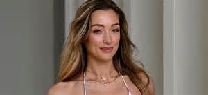 Penny Lanes Bikini Photo Shows ‘a Bucket Full Of Side Boob