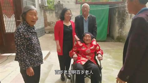 豫东唱大戏庆百岁寿诞外甥车推她去戏台家人却嫌弃她的头巾 文化 戏曲 好看视频