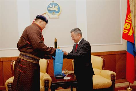 Ерөнхийлөгчийн нэрэмжит цомыг О Хангай харцагад гардууллаа