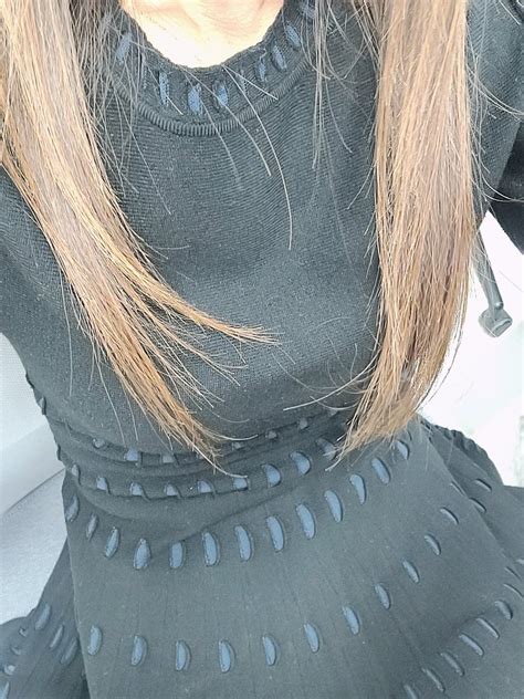 운명이란 우연이 아니지 깎아도 다시 자라는 손톱 같은 거야 뼈인지 각질인지 톡톡 튀어 어스름 허공에 걸리는 초승달 같은 거지