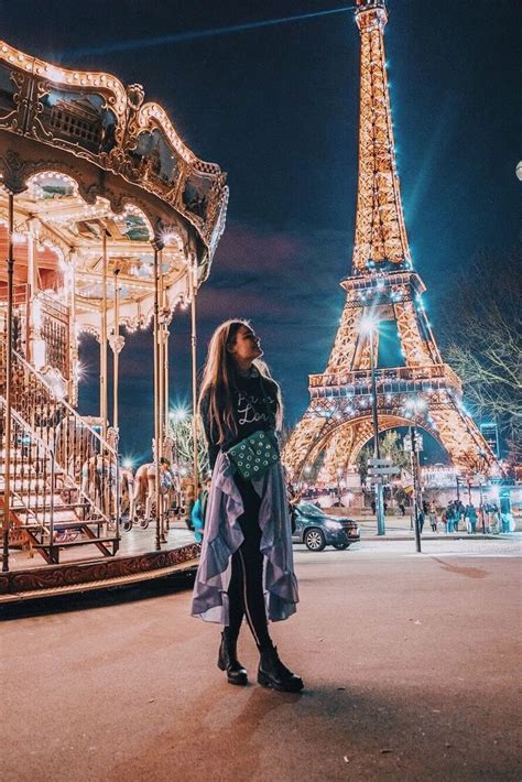 Girls Eiffel Tower Wallpaper Girls Eiffel Tower Wallpaper