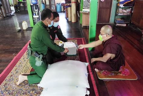 တပ်မတော် ကြည်း၊ ရေ၊ လေ မိသားစုများနှင့် စေတနာရှင်ပြည်သူများက ဆွမ်းဆန်တော်၊ ဆီ၊ ဆား၊ ပဲ ၊ ဆေး၊ အလ