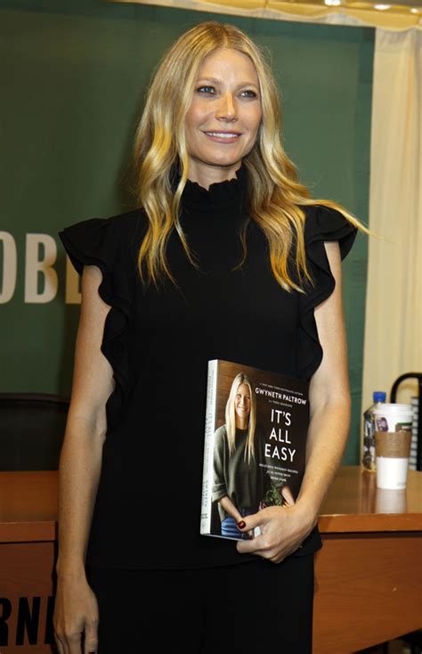 Gwyneth Paltrow Picture 252 Gwyneth Paltrow Hosts The Paddle For Pink