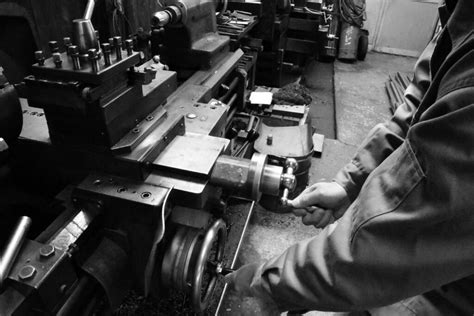 Scm435とscm420の違いとは？両鋼材の特性を徹底比較 鉄×旋盤加工製作所｜鉄×旋盤加工に特化