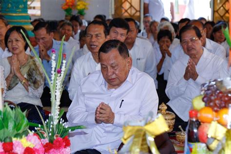 សម្តេចវិបុលសេនាភក្តី សាយ ឈុំ អញ្ជើញកាន់បិណ្ឌវេនទី១២ នៅវត្តអង្គកំពង់ថ្មកែវ