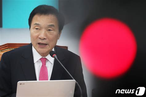 위기의 손학규 대표 뉴스1