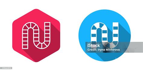 채워지고 윤곽선이 있는 보드 게임 아이콘은 긴 그림자 배경으로 격리되어 있습니다 벡터 가공의 인물에 대한 스톡 벡터 아트 및