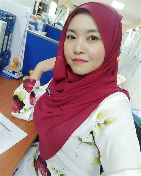 Awek Tudung Putih Gebu Luke Kelly