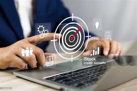 사업 전략의 개념과 미래의 지속 가능한 사업 재무 행동 계획 창조를 위한 손 접촉 표적 널은 사업 목표 목표 및 성공 및 사업 목표 개념을 설치했습니다 개념에 대한 스톡