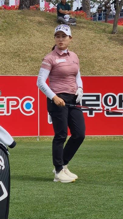 바람아 잠시만 지한솔 프로의 티샷 전 강풍 지한솔 골프 Klpga 스윙 덕신epc챔피언십 Youtube