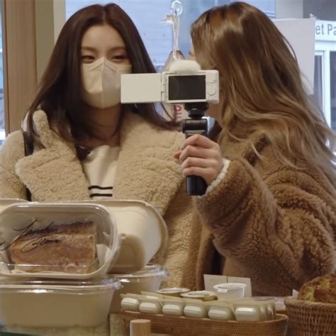 Pin By Nea On Itzy Angels Itzy I Am Awesome Lia