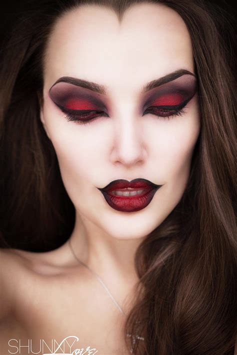 42 Glam And Sexy Vampire Makeup Ideas 2020