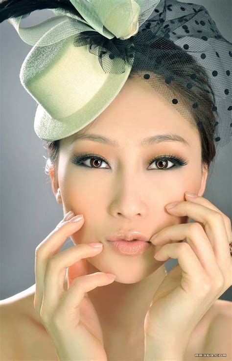 青春美女林鹏百变造型拍写真