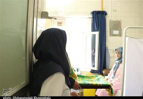 عیادت خادمان حرم امام رضا ع از بیماران بیمارستان شفا کرمان به روایت