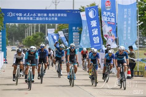 安徽阜阳：追风骑行 争“坝”阜南 人民图片网