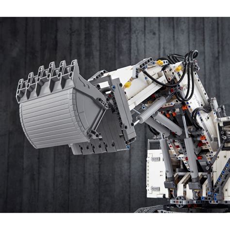 Обзор конструктора LEGO Technic 42100 Экскаватор Liebherr R 9800