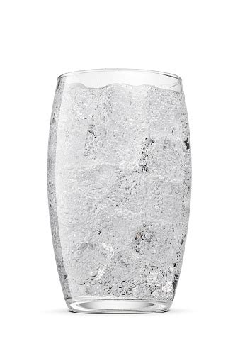 탄산수 소다 음료 레모네이드의 텀블러 유리는 흰색으로 분리된 얼음 조각이 있습니다 원천에 대한 스톡 사진 및 기타 이미지 원천 탄산수 흰색 배경 Istock