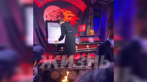 Вдова Егора Зайцева еле стояла на ногах у гроба мужа во время прощания