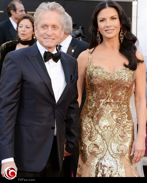 كاثرين زيتا جونز تخرج من مركز إعادة التأهيل خبر في الفن