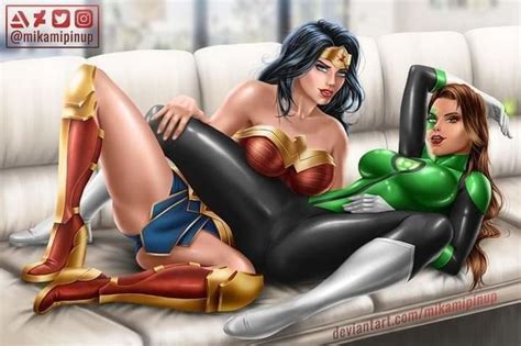 Wonderwoman And Green Lantern Pic