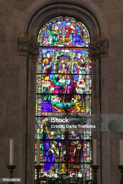 루카 성당의 스테인드 글라스 창입니다 디 산 마르티노 대성당의 모자이크 창 토스카 이탈리아 건축에 대한 스톡 사진 및 기타 이미지 Istock