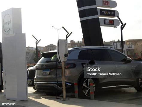 Ev 자동차 또는 전기 자동차용 이집트의 Ev 충전소 친환경 대체 지속 가능한 에너지 개념 전기 엔진의 Ev 배터리용 청정