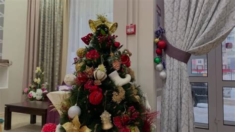 А в нашем салоне уже стоит главный символ Нового года Ёлочка красиво блистает а под ней