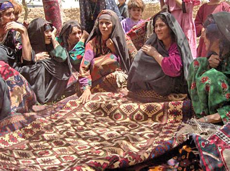 تاریخچه فرش افغانستان بررسی ویژگی‌های فرش افغانی عکس اتاق خبر دیوار